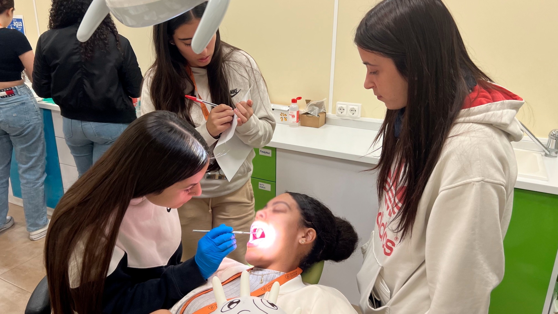 Instituto INTER de Valencia | Opiniones y Precios 2023 - Micole